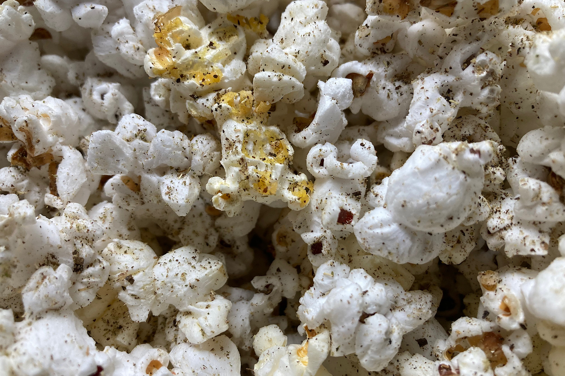 Healthy Vegan Za'atar Popcorn - latebloomerinbakerville